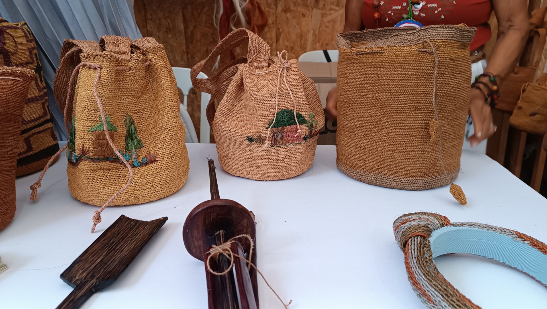 Asoplacer, el negocio verde de las mujeres wiwa que tejen con fique ...